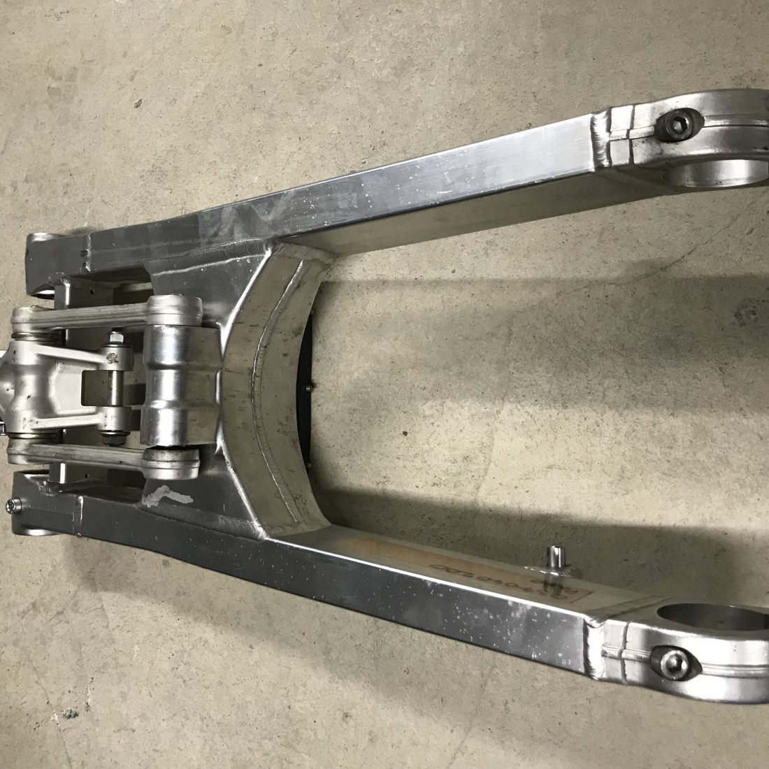 ALU Schwinge – Kaufmann Motos AG